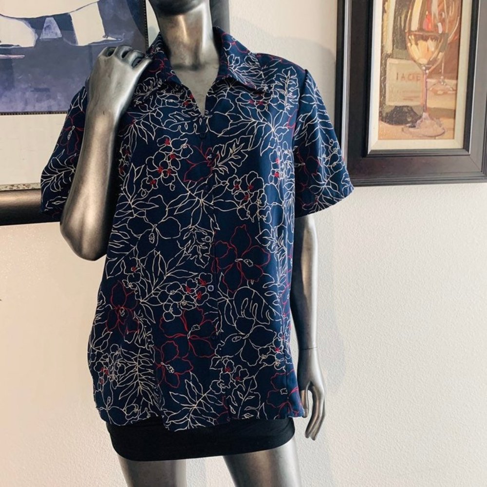 Jaclyn Smith Floral Vacation Style Button Up Top Gem